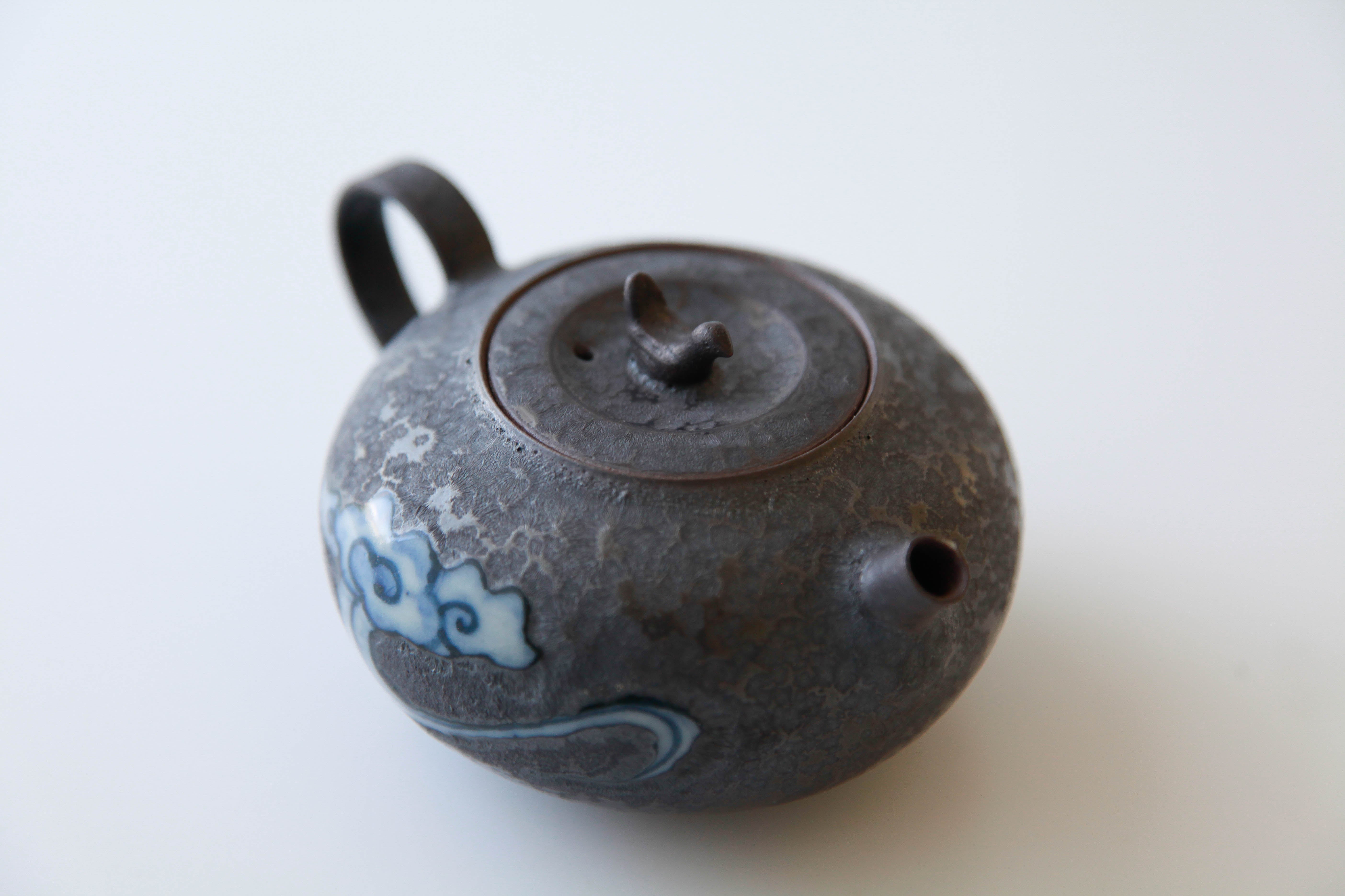 Cloud and Bird Teapot Wide – Miro Tea